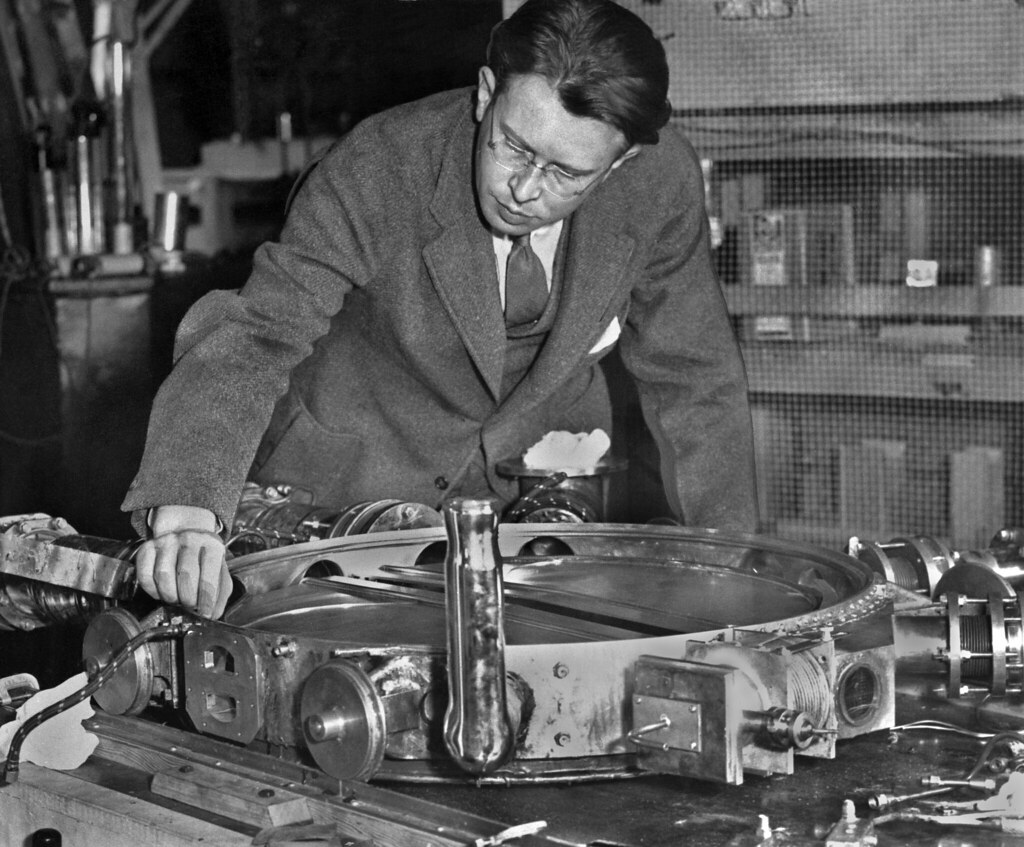 Smashing The Atom: A Brief History Of Particle Accelerators | Hackaday