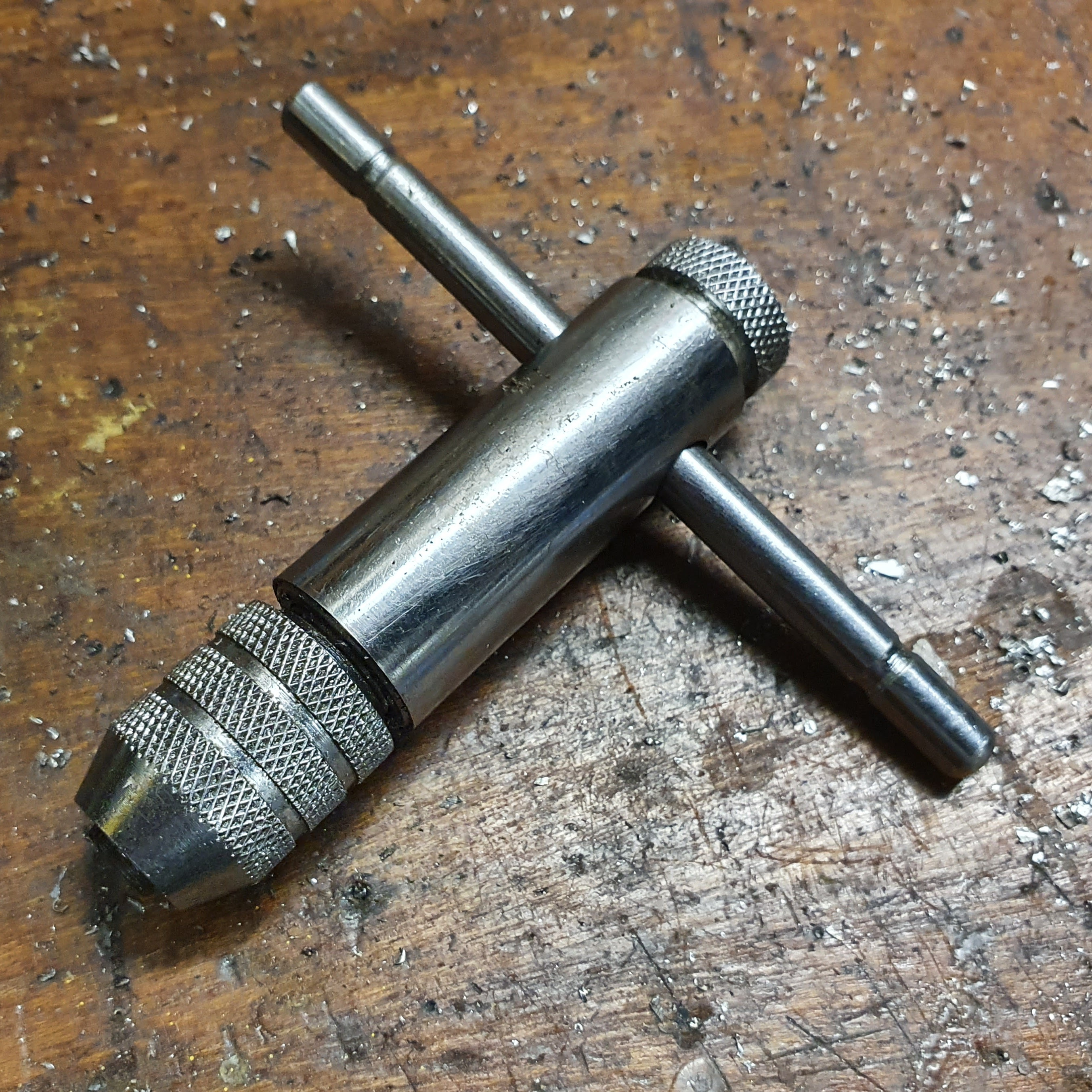 A Bit Of DIY Helps Cut Straight And Happy Threads | Hackaday