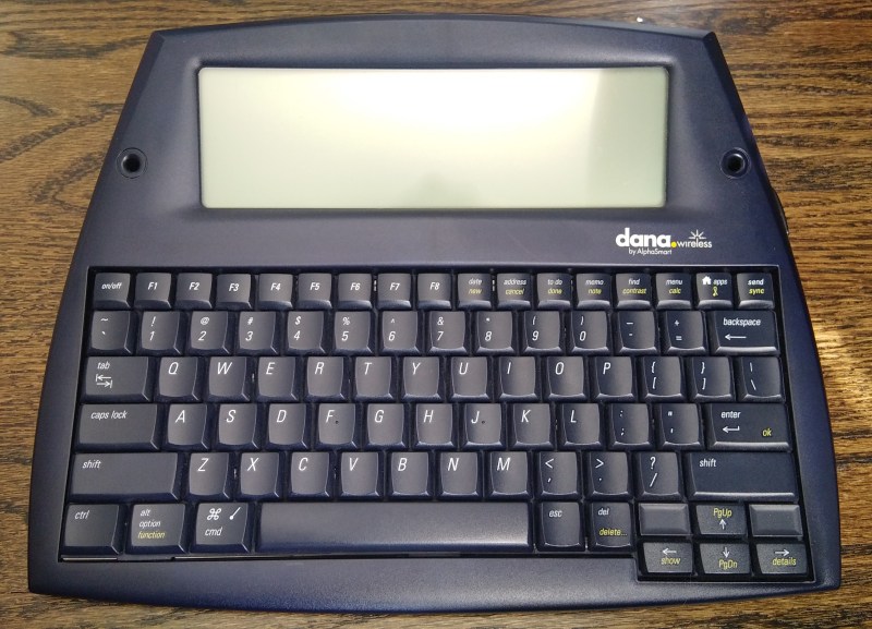 AlphaSmart Neo Teardown: This Is The Way To Write Without Distractions ...