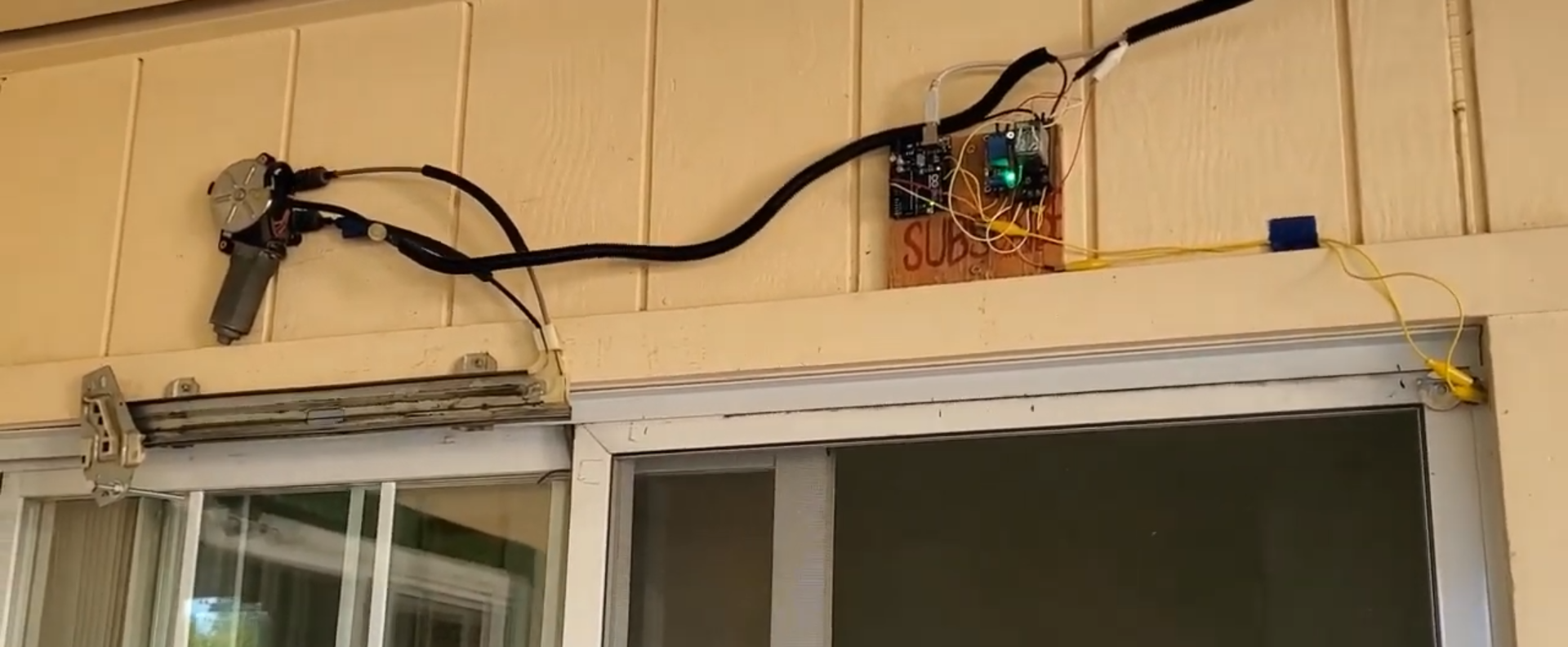 Electric Window Mechanism Into A Electric Screen Door | Hackaday