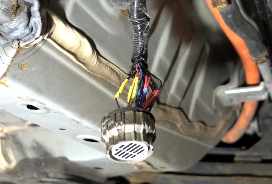 Battery Swap Gives Nissan LEAF New Lease On Life | Hackaday