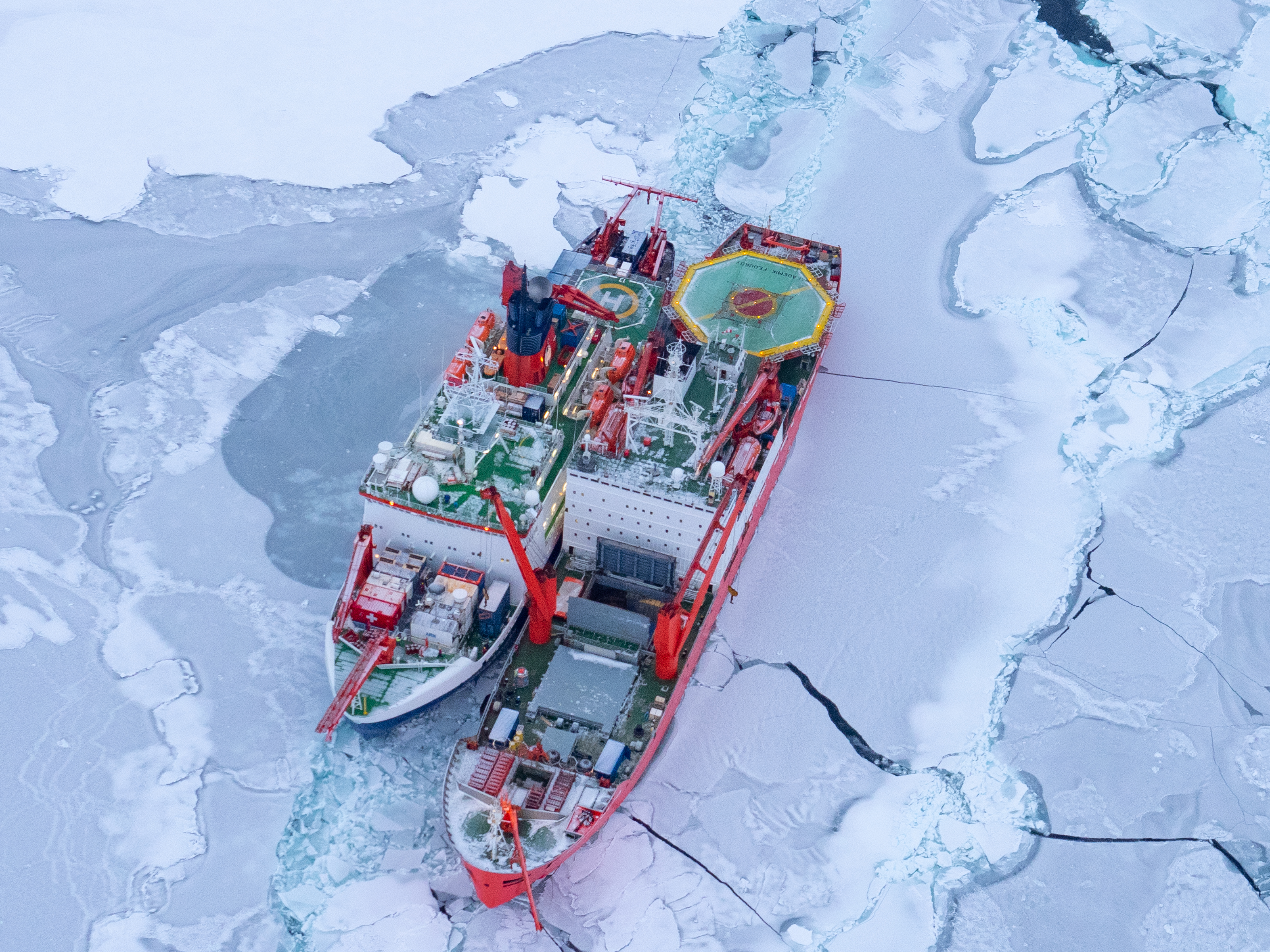 MOSAiC Project Freezes A Boat In The Arctic Ice Pack For Science | Hackaday