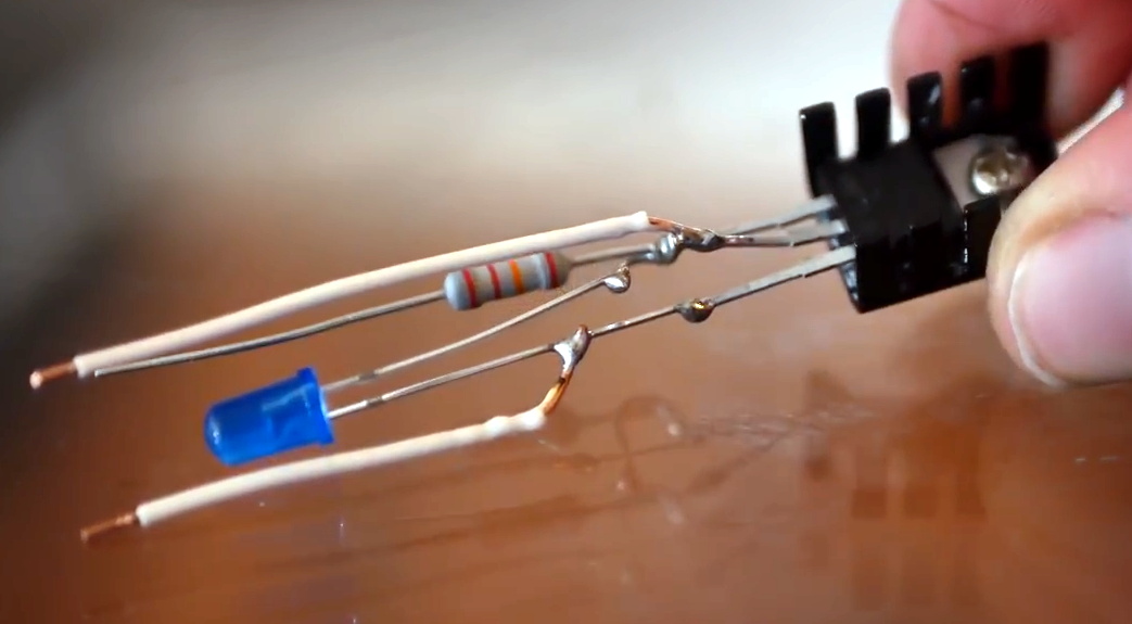 Handheld Slayer Exciter Wand Makes For Easy High Voltage Magic | Hackaday