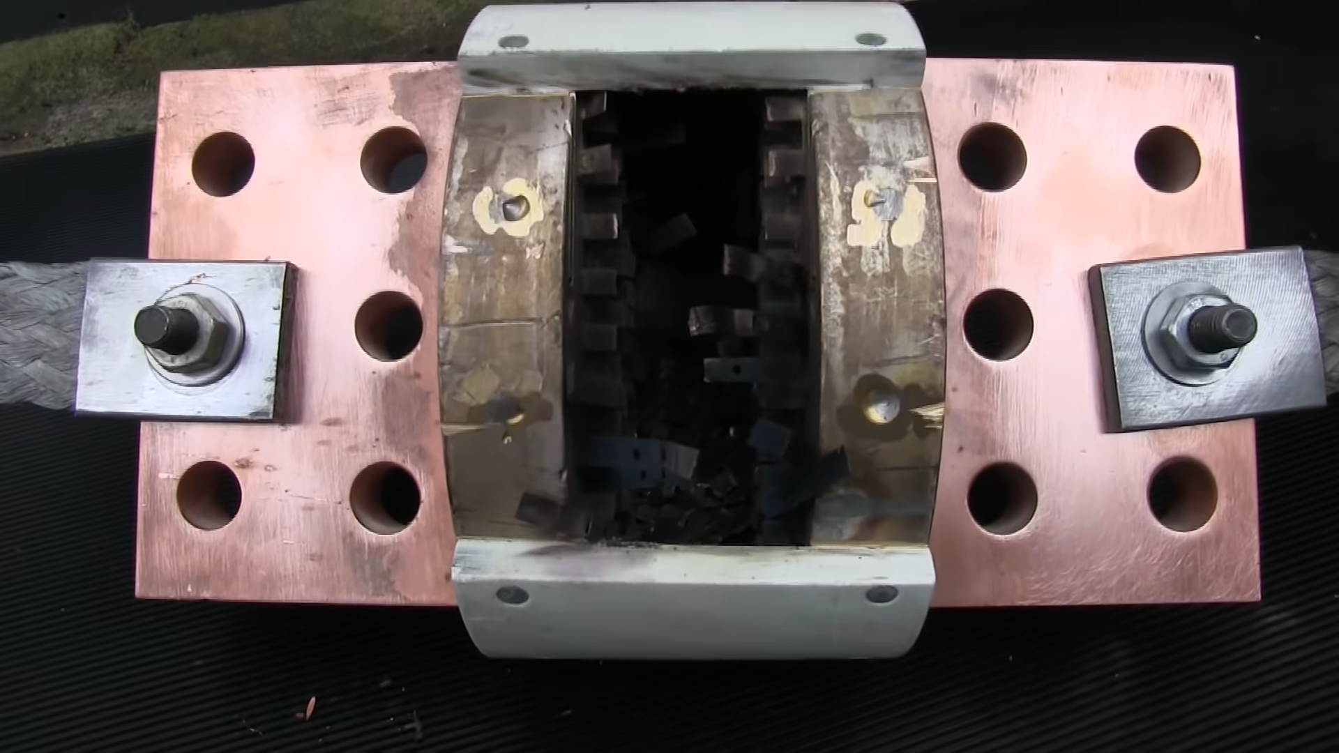 Blowing A 5000 A Fuse Takes Some Doing | Hackaday