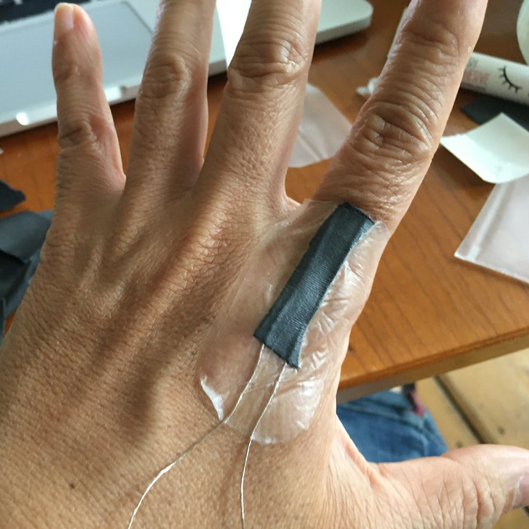 Skin-Mounted Wearable Bend Sensor Gets Close And Personal | Hackaday