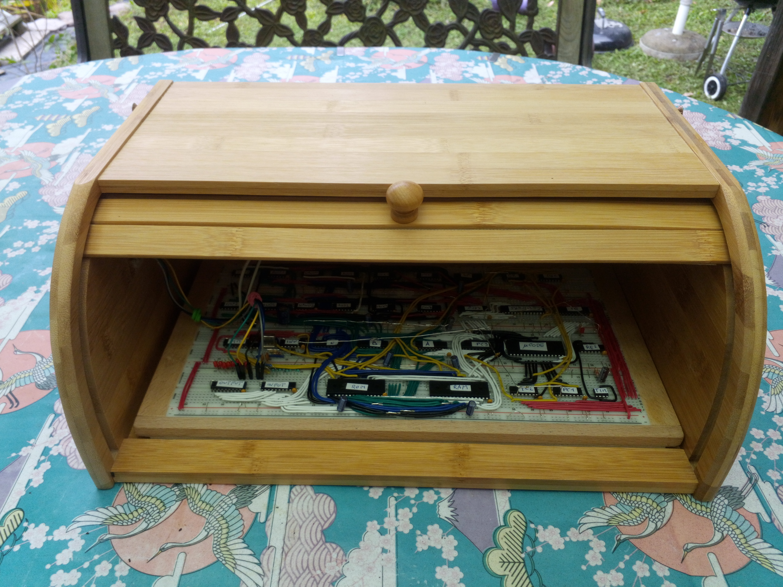 BreadBin Is An 8-bit TTL CPU On A Breadboard, In A Bread Bin | Hackaday