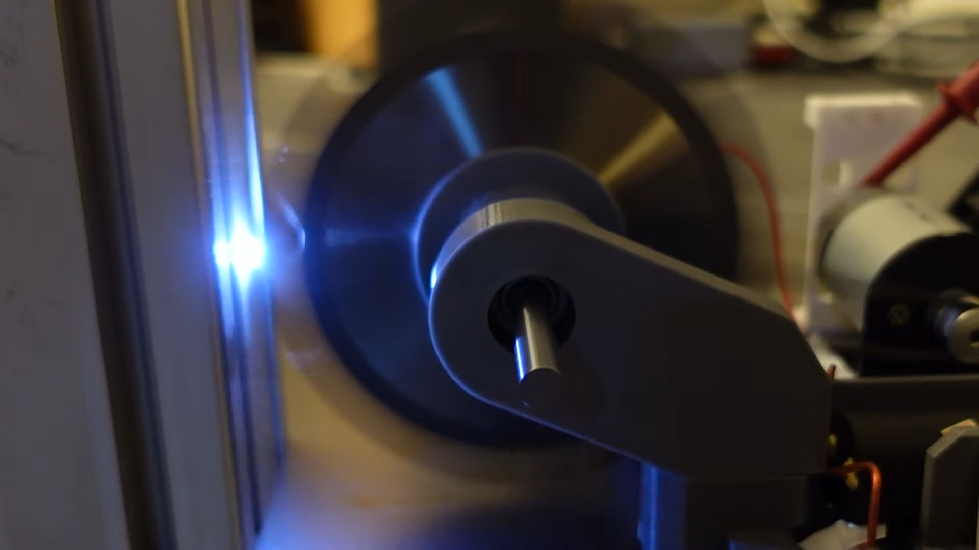 Battle Robot Uses Carbon Fiber To Save Weight | Hackaday