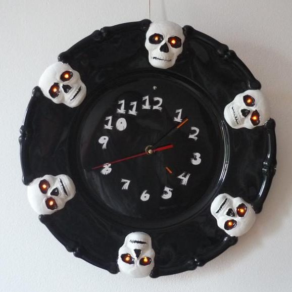 Halloween Themed Talking Clock Relies On Pi Pico Hackaday