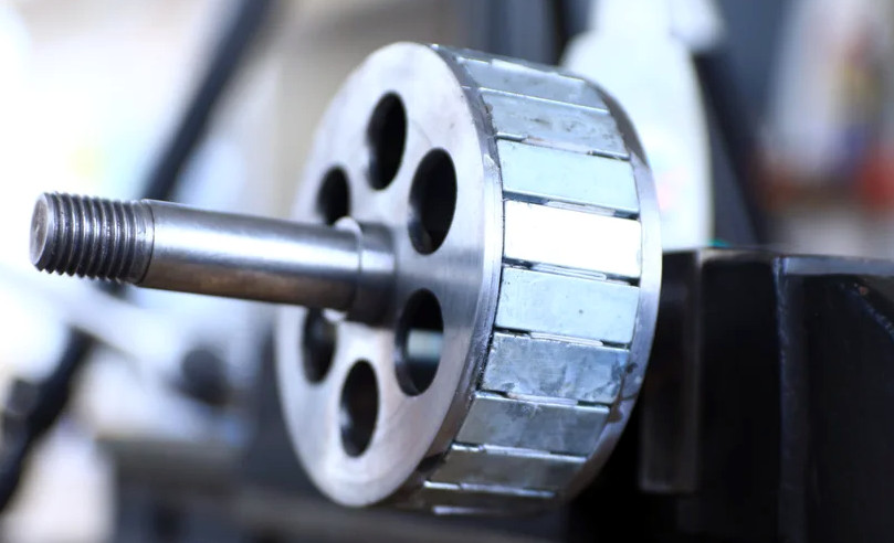 Modified Car Alternator Powers Speedy DIY E-Bike | Hackaday