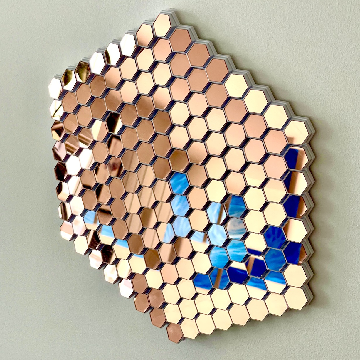 Hexagonal Mirror Array Hides Hidden Message | Hackaday
