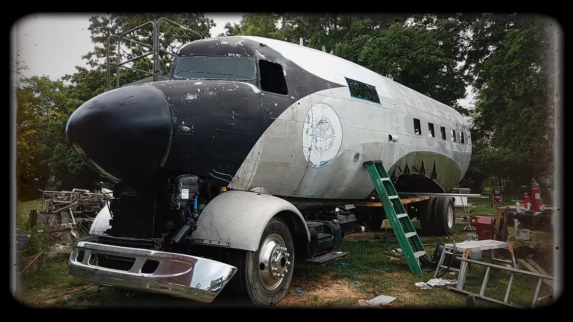 Abandoned Airplane Takes Off Again As Luxury RV | Hackaday
