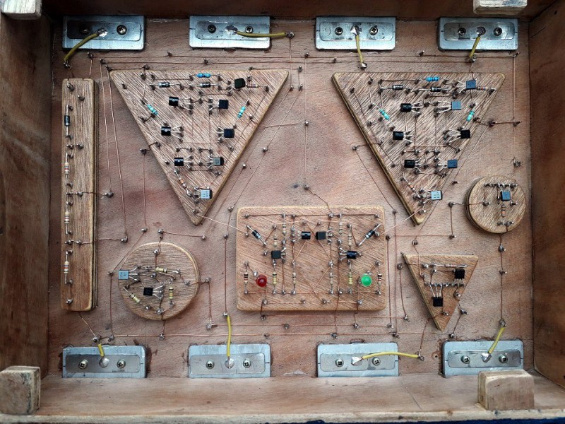 All Hail Your New Giant 555 Timer Overlord | Hackaday