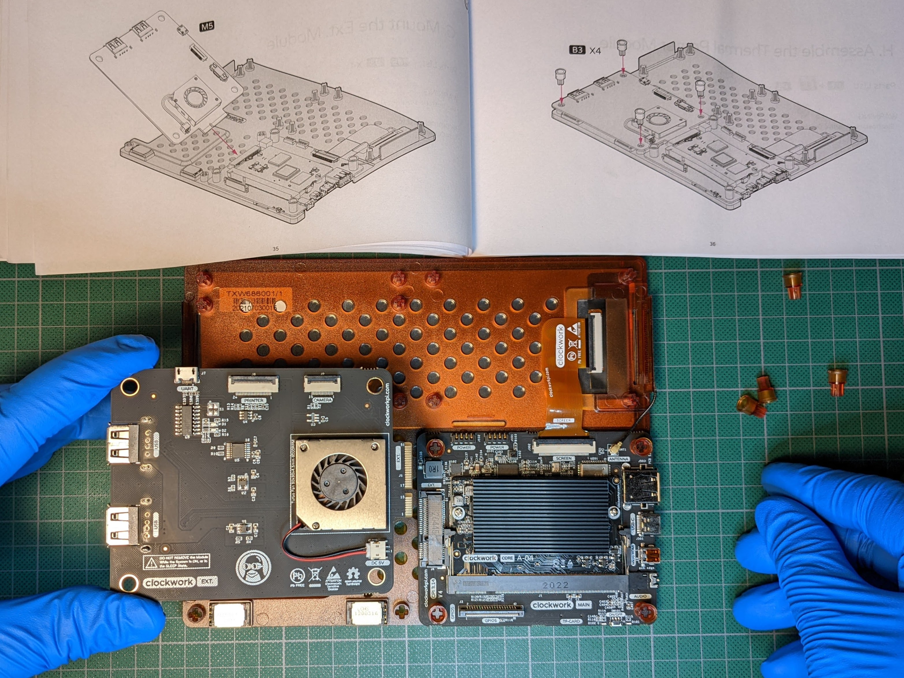 Review: DevTerm Linux Handheld Has Retro-Future Vibe | Hackaday