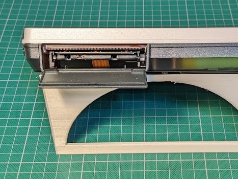 Review: DevTerm Linux Handheld Has Retro-Future Vibe | Hackaday