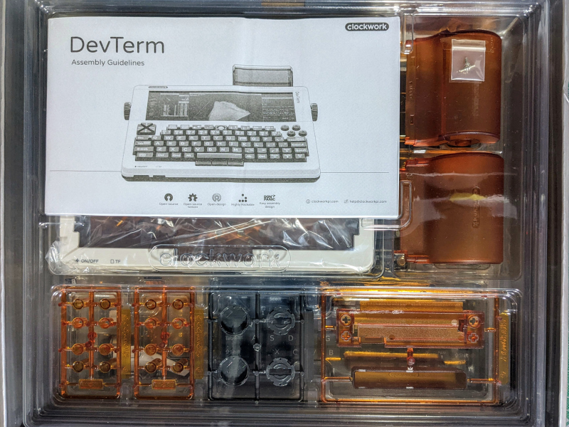 Review: DevTerm Linux Handheld Has Retro-Future Vibe | Hackaday