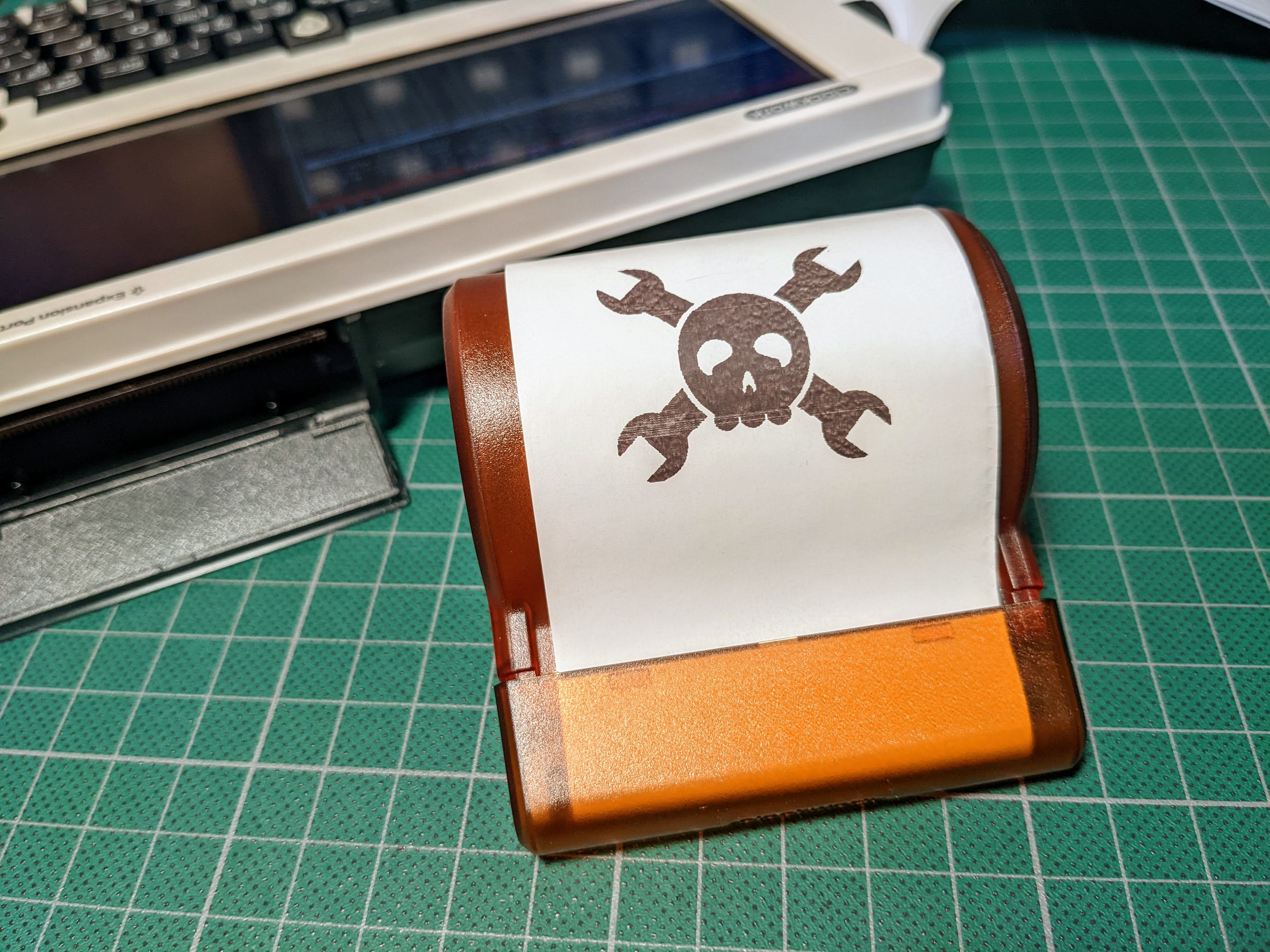 Review: DevTerm Linux Handheld Has Retro-Future Vibe | Hackaday