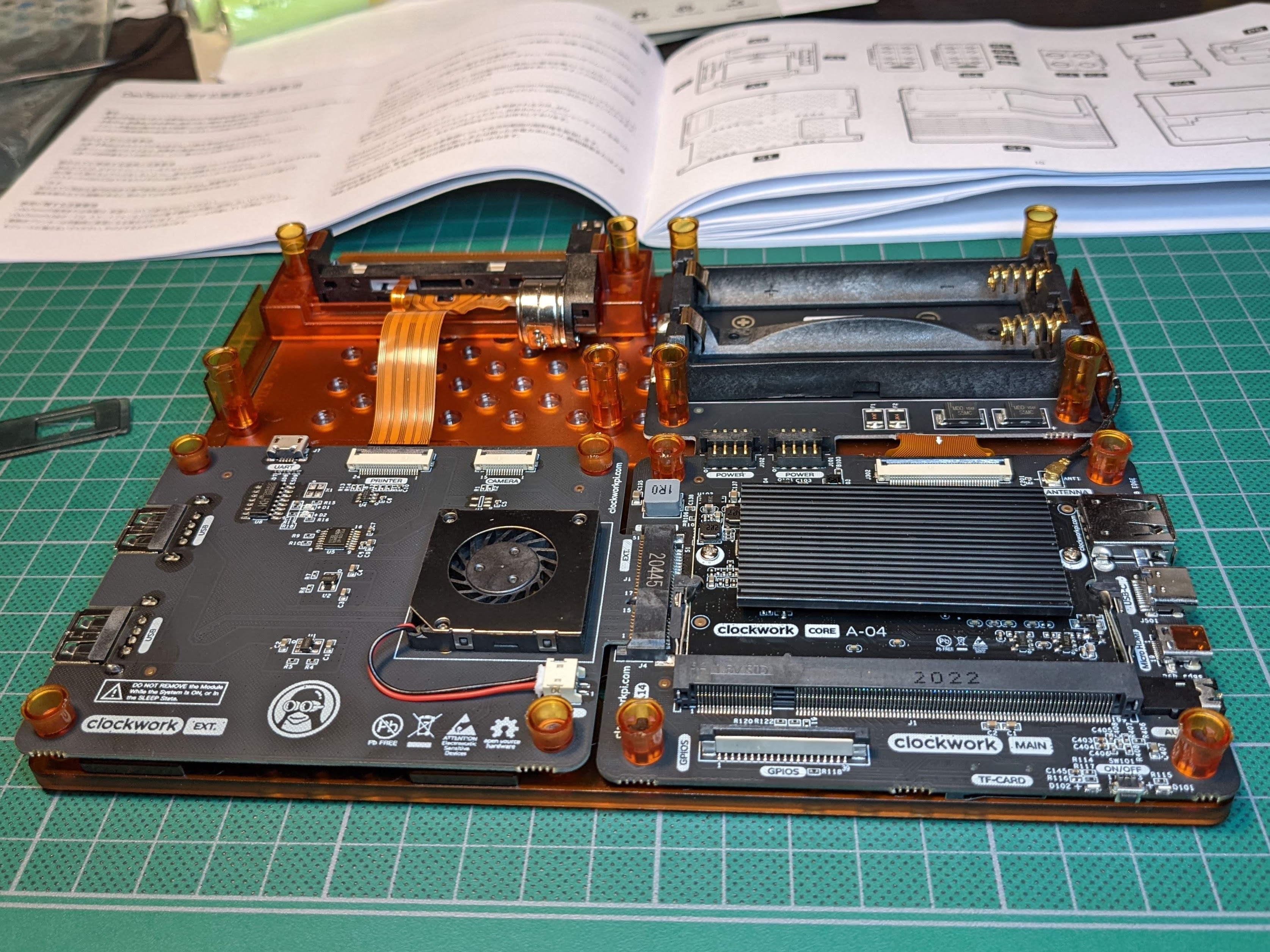 Review: DevTerm Linux Handheld Has Retro-Future Vibe | Hackaday