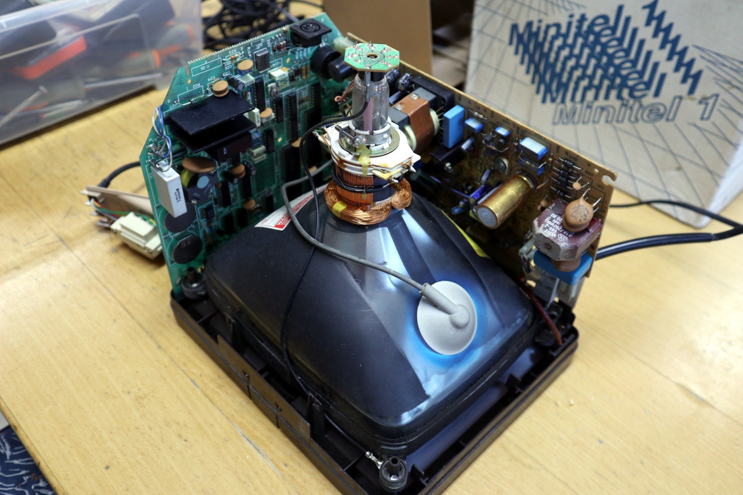 Teardown: Alcatel Telic 1 Minitel Terminal | Hackaday