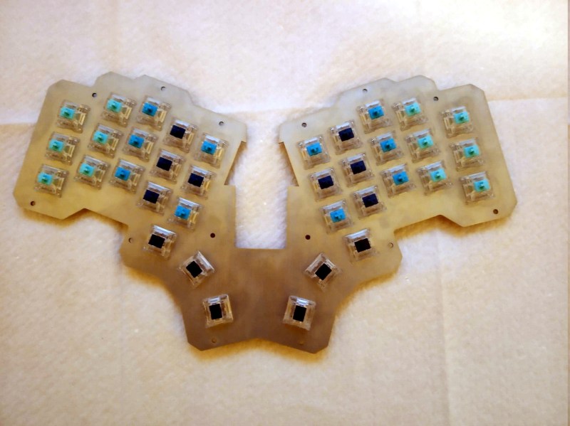 Split Keyboard | Hackaday