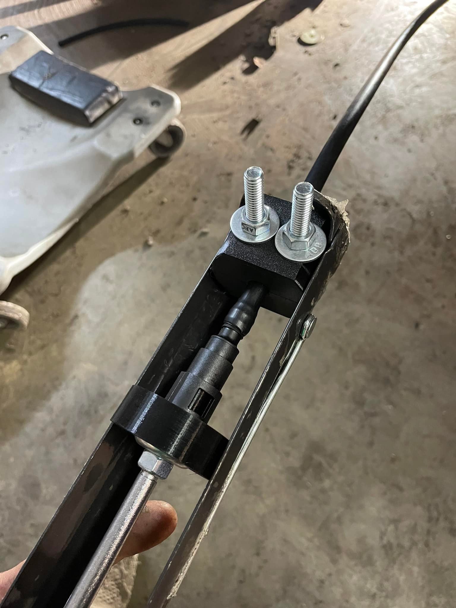 Caulking Gun Becomes Useful Press Tool For Fuel Line Fittings | Hackaday