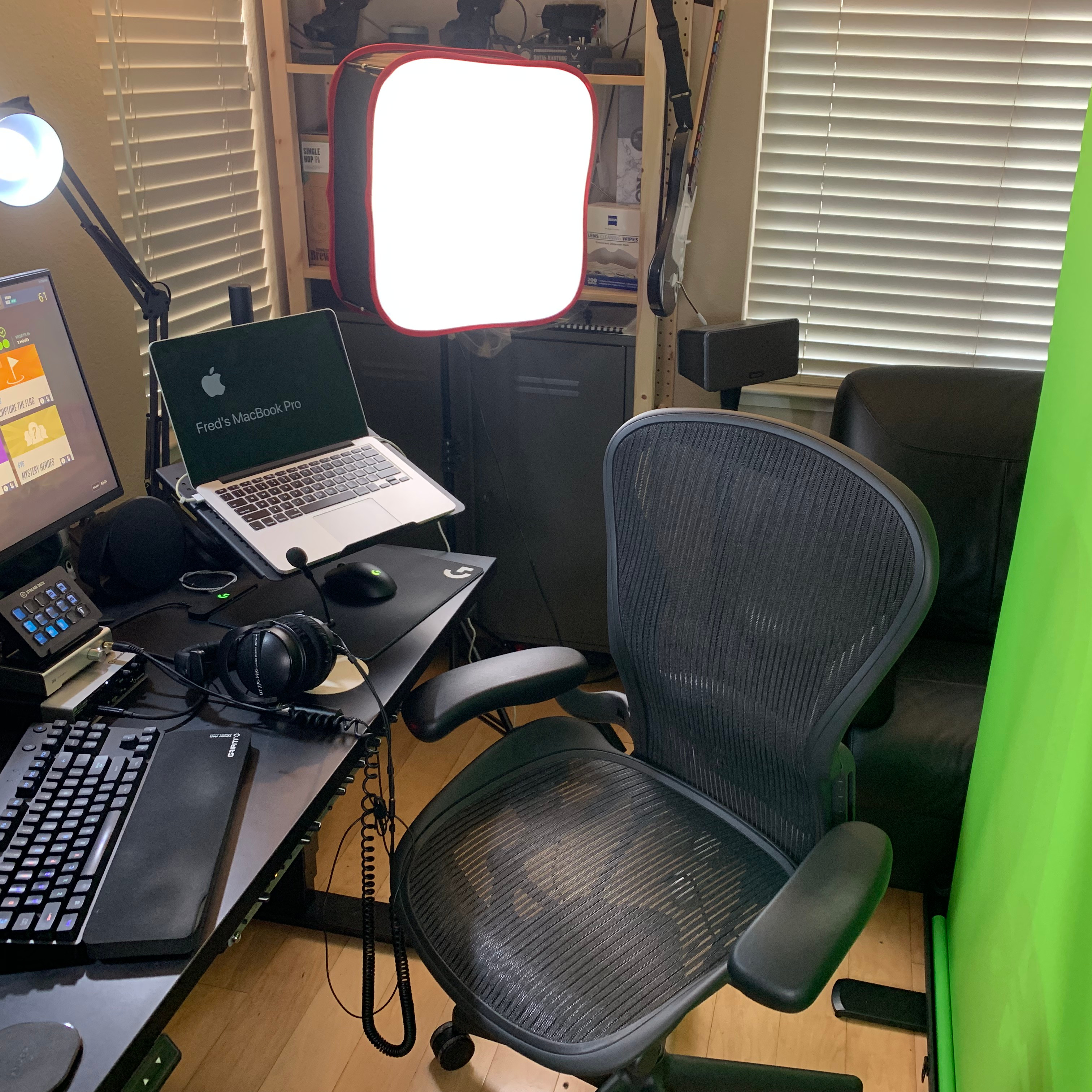 See How To Effectively Use A Green Screen In A Limited Space | Hackaday
