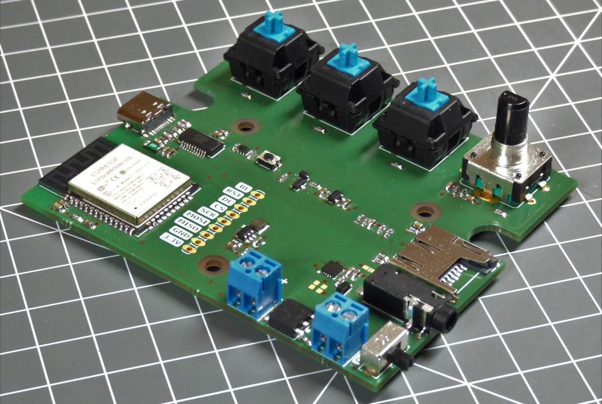 Faux-Retro “Tape” Player Runs On ESP32 And 80s Vibes | Hackaday