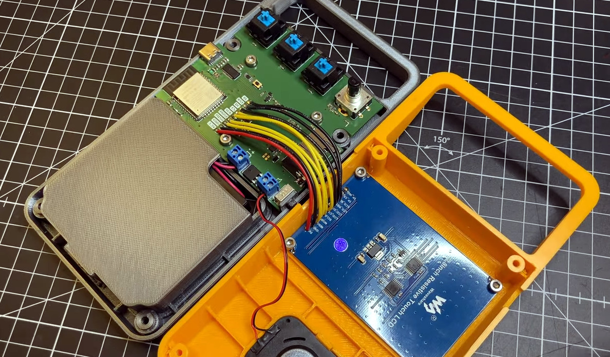 Faux-Retro “Tape” Player Runs On ESP32 And 80s Vibes | Hackaday