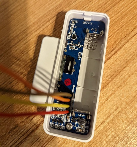 Low-Cost 433 MHz Door Sensors Get Open Firmware | Hackaday