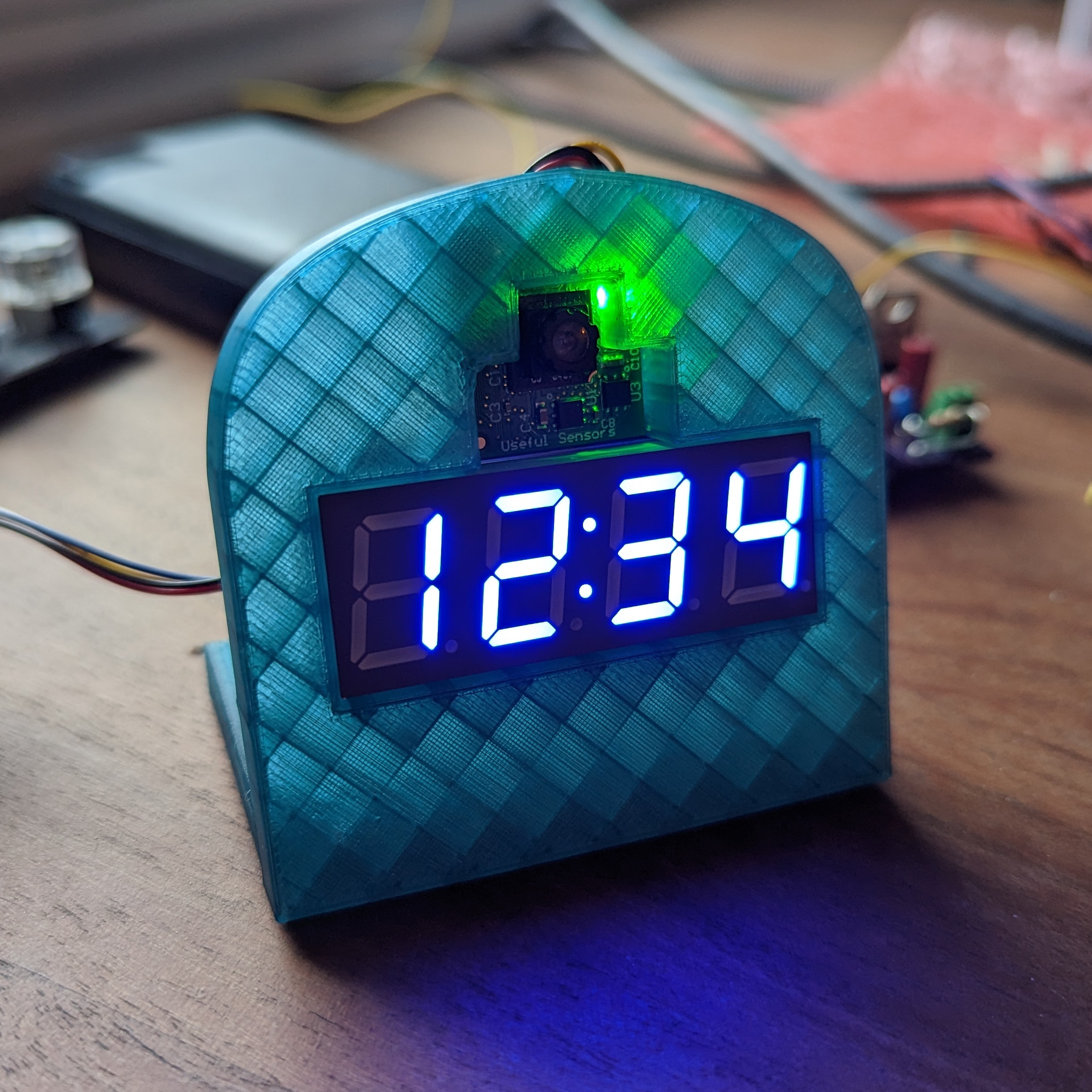 Sneaky Clock Displays Wrong Time If It Catches You Looking | Hackaday