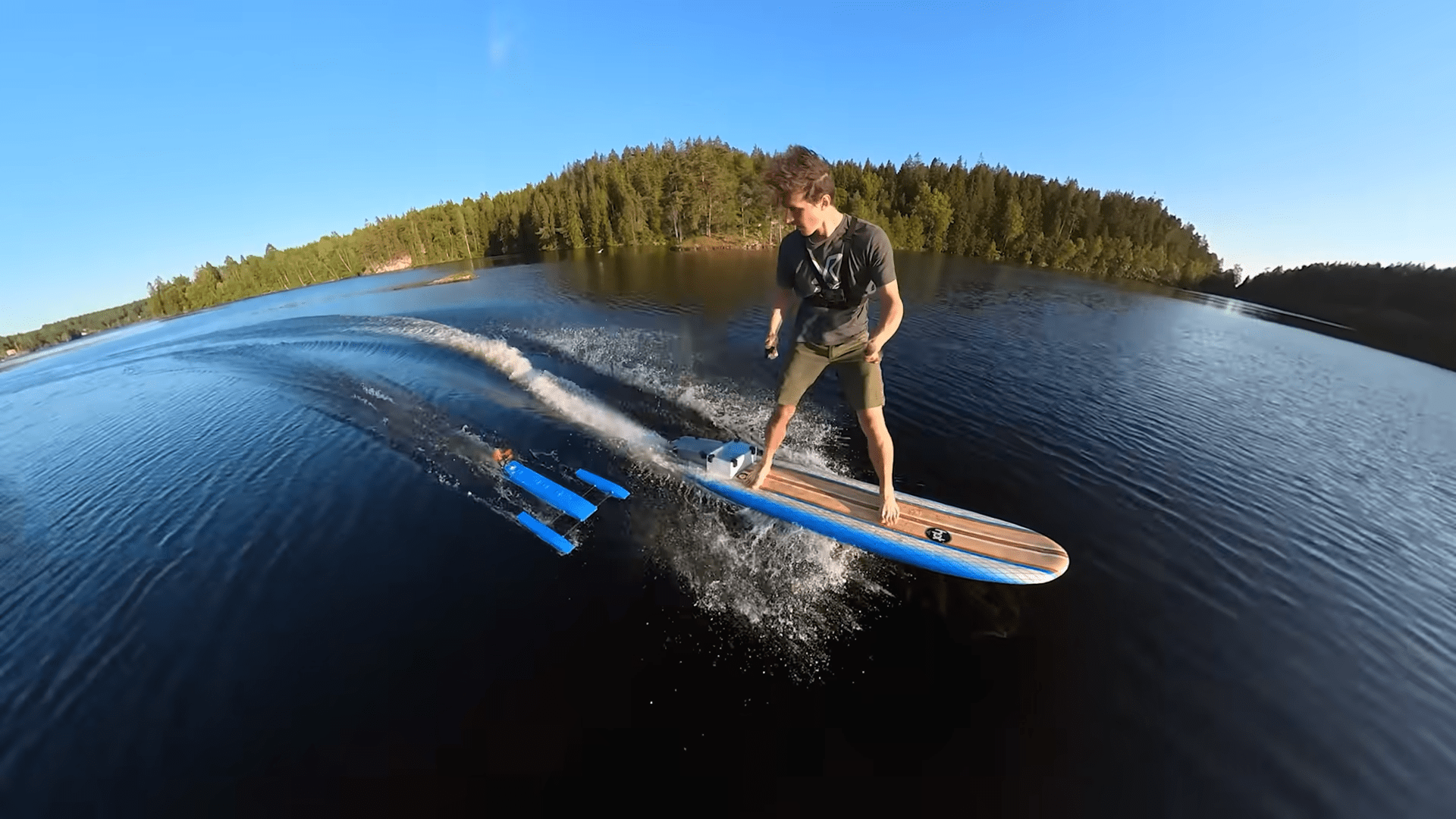Hydroplaning Boat Skims Over Water | Hackaday