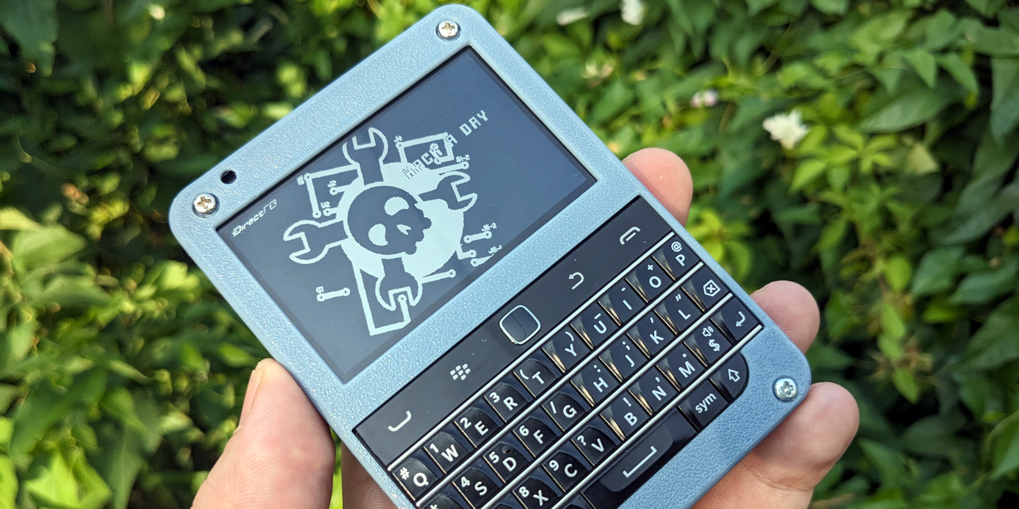 Review: Beepy, A Palm-sized Linux Hacking Playground | Hackaday