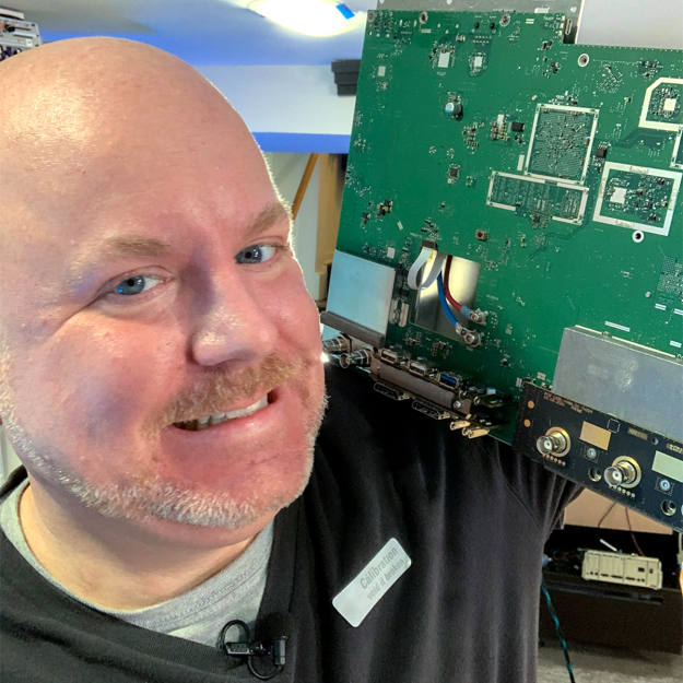 101-James_with_MXO_board_SQUARE_1024px-James_Lewis_thumbnail | Hackaday