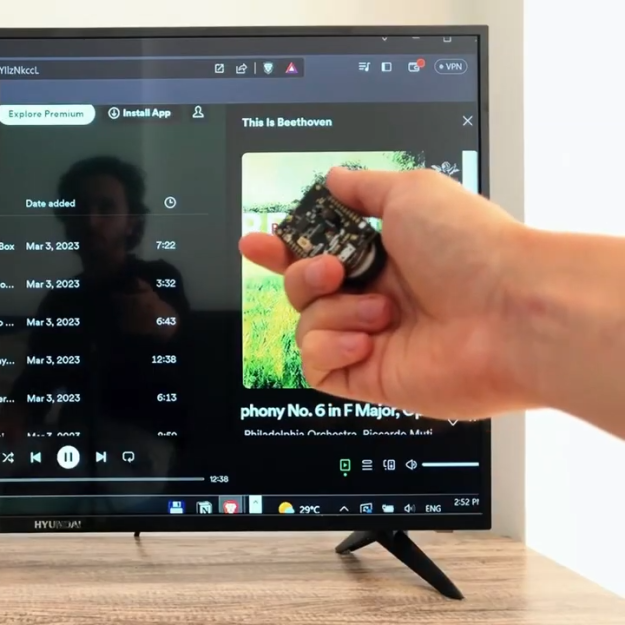 Compact, Gesture-Based Remote Control Over Bluetooth | Hackaday
