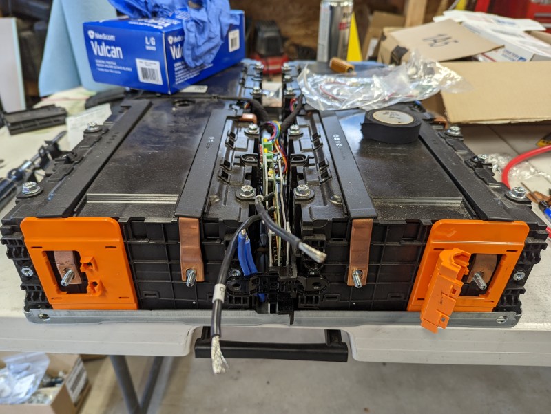 Sun On The Run: Diving Into Solar With A Mobile PV System | Hackaday