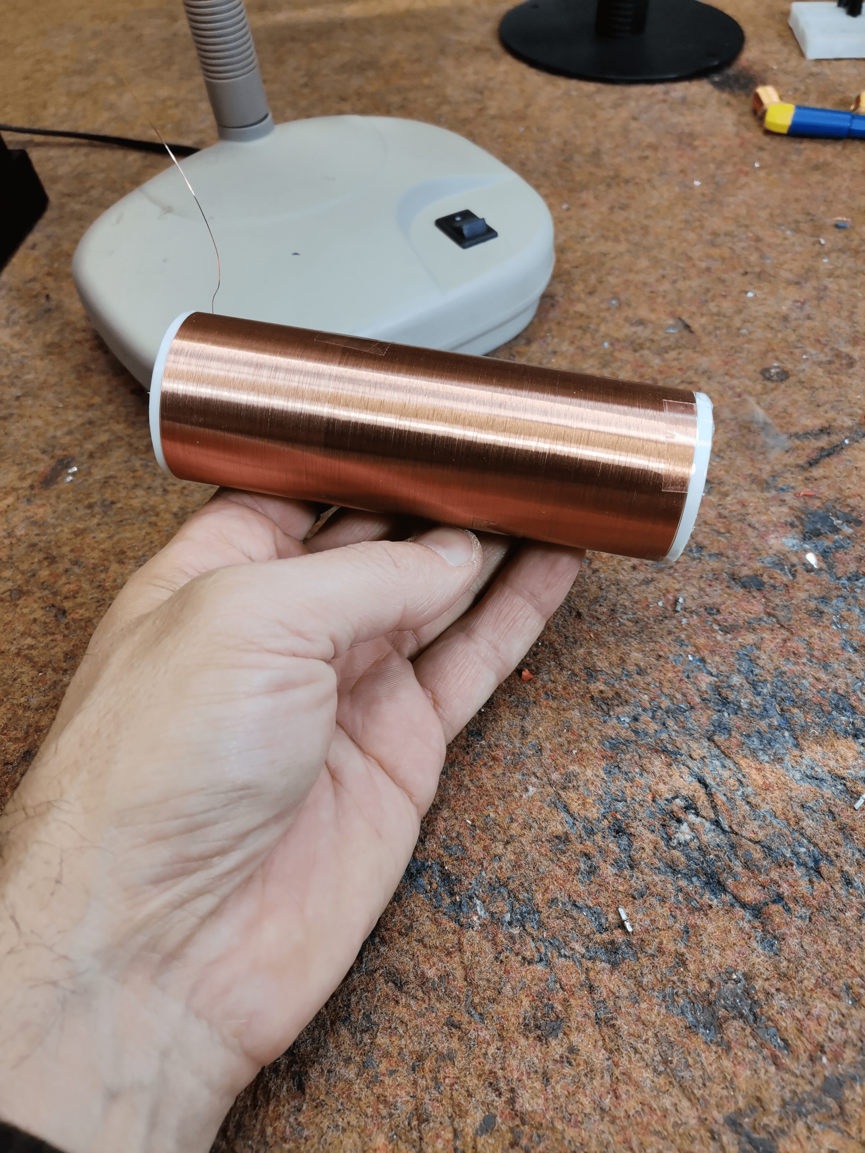 A Single Transistor Solid State Tesla Coil | Hackaday