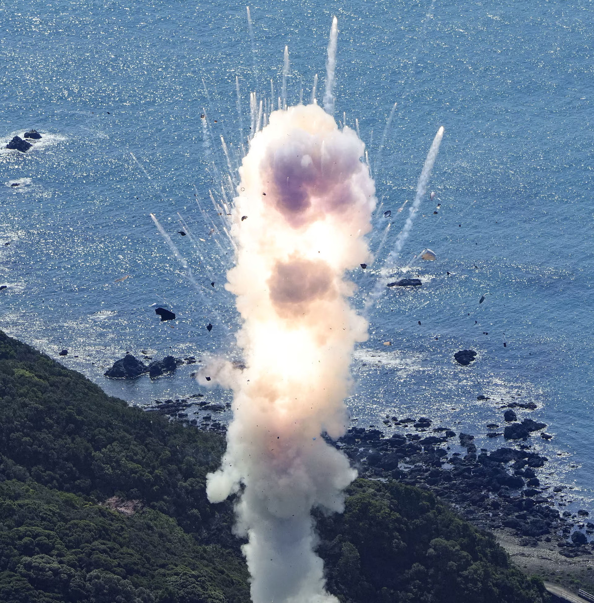 Japan’s First Commercial Rocket Debuts With A Bang | Hackaday
