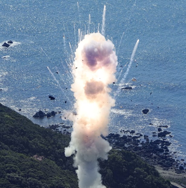 Japan’s First Commercial Rocket Debuts With A Bang | Hackaday