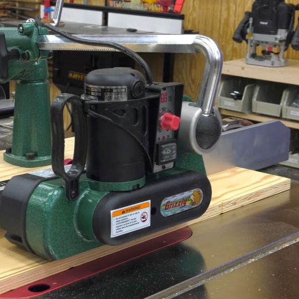 Safer And More Consistent Woodworking With A Power Feeder | Hackaday