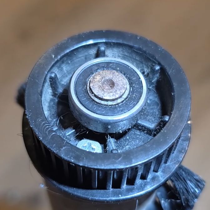 Servicing The ‘Not Serviceable’ Bearings On A Vacuum Power Head | Hackaday