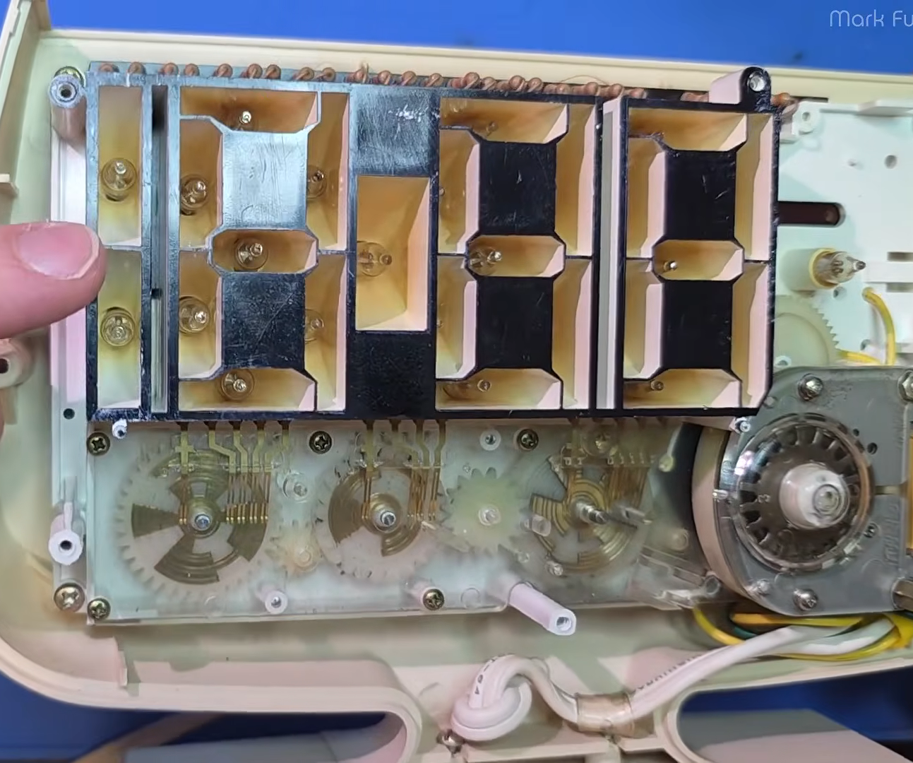 A 7 Segment Clock Built With No Digital Electronics Hackaday 7104